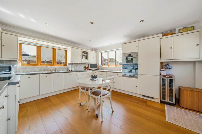 3 Bedroom Detached Bungalow For Sale In Tyting Lodge, Dark Lane ...