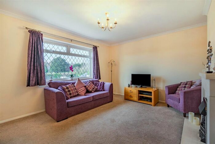 3 Bedroom Semi-Detached Bungalow For Sale In Church Lane, Harrietsham ...