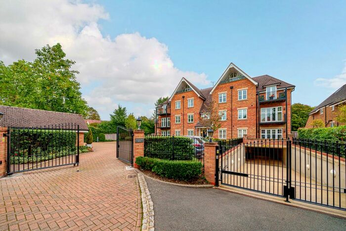 2 Bedroom Flat For Sale In Packhorse Road, Gerrards Cross, SL9