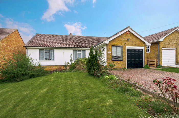 3 Bedroom Bungalow For Sale In Sheering Mill Lane, Sawbridgeworth ...
