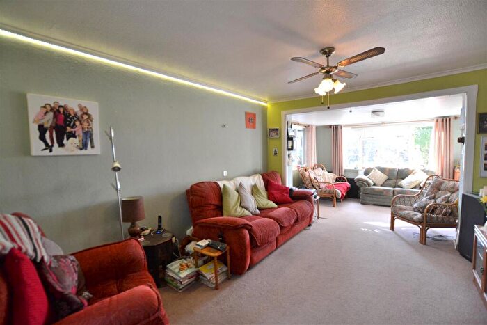 2 Bedroom Bungalow For Sale In Ashley Close, Crondall, GU10