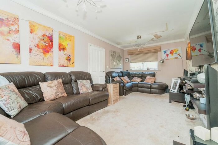 4 Bedroom Semi-Detached House For Sale In May Tree Close, Burnley ...