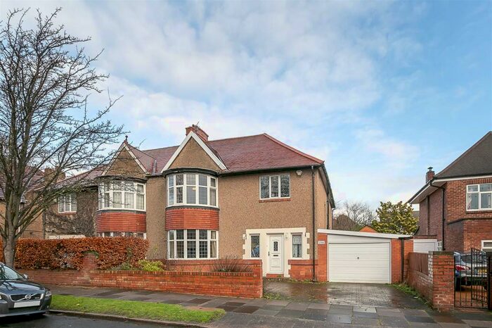 4 Bedroom Semi-Detached House For Sale In Wingrove Road North, Fenham ...