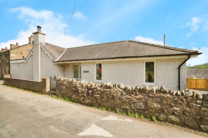 3 Bedroom Bungalow For Sale In Waunfawr, Caernarfon, Gwynedd, LL55