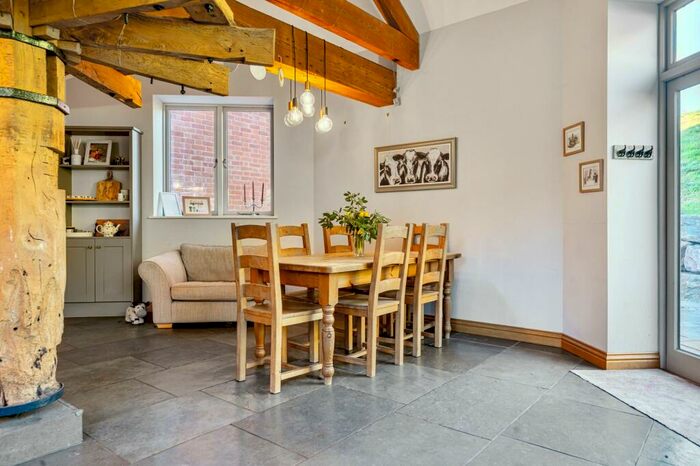 3 Bedroom Barn Conversion For Sale In Silverton, EX5