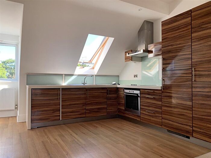 3 Bedroom Flat For Sale In Percy Avenue, Broadstairs, Kent, CT10