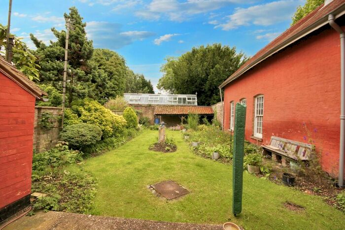 2 Bedroom Cottage To Rent In High Street, Hemingford Grey, Cambs, PE28