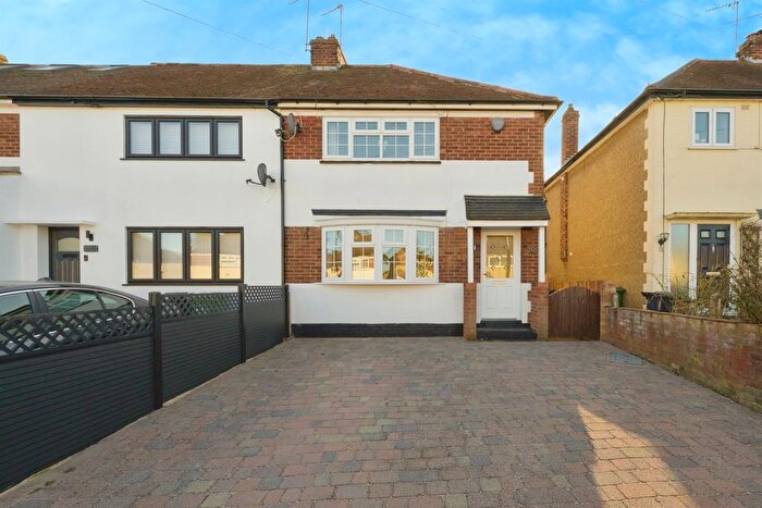 Houses for sale & to rent in EN10 6RH, Buttondene Crescent, Lower ...