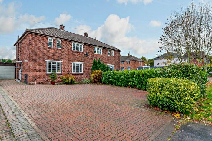 3 Bedroom Semi Detached House For Sale In Comberford Road, Tamworth B79