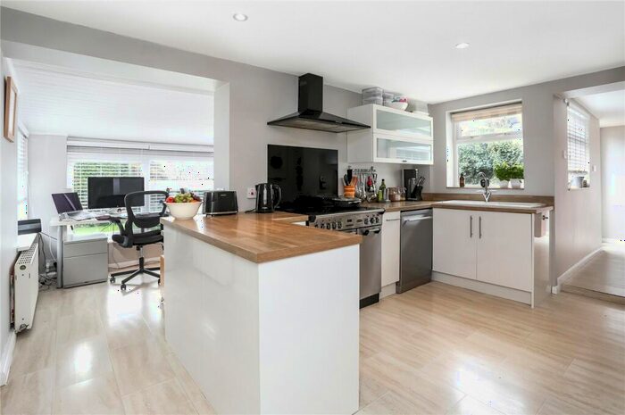 3 Bedroom Bungalow For Sale In Westman Road, Winchester, Winchester ...