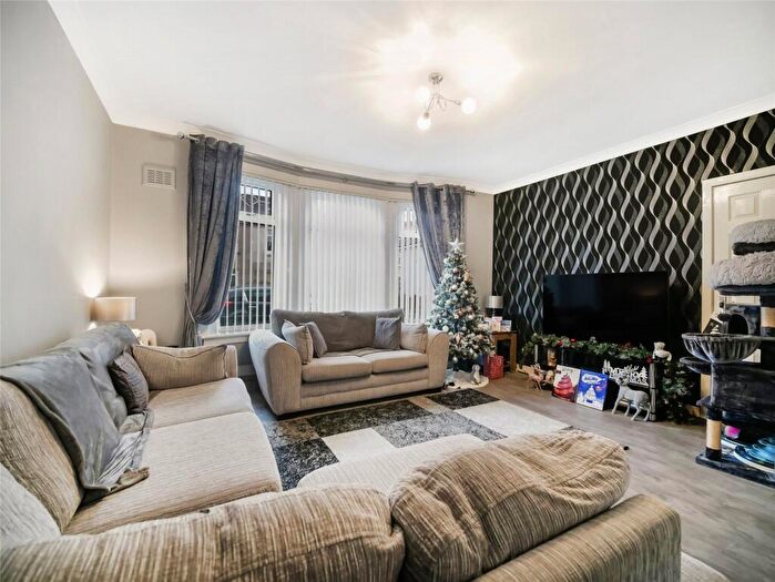 3 Bedroom Flat For Sale In Balgraybank Street, Springburn, Glasgow City ...