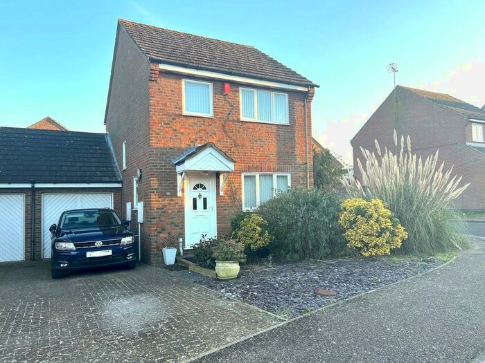 3 Bedroom Link Detached House For Sale In Orchard Close, Warboys ...