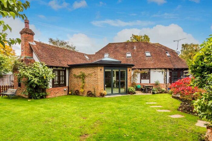 4 Bedroom Detached House For Sale In Mapledrakes Road, Ewhurst, GU6