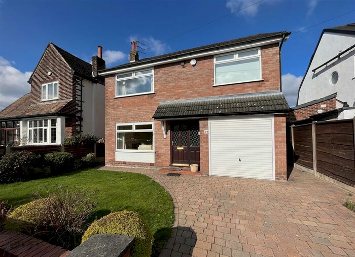 4 Bedroom Detached House For Sale In Yew Tree Drive, Sale, M33