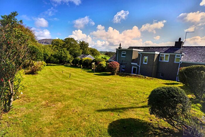 3 Bedroom Detached House For Sale In Maesoglan Cottage, Ceidio - Ac, LL53