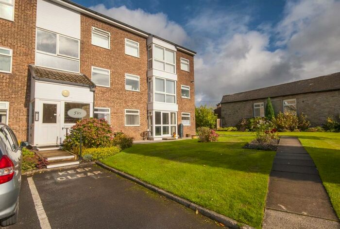 2 Bedroom Apartment For Sale In Kay Brow, Ramsbottom, Bury, BL0