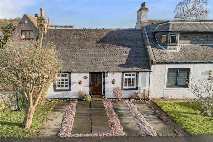 2 Bedroom Semi-Detached Bungalow For Sale In Waggon Road, Crossford, KY12