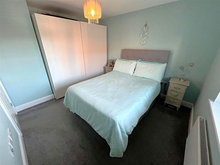 3 Bedroom End Of Terrace House For Sale In Lilly Lane, Chickerell, DT3