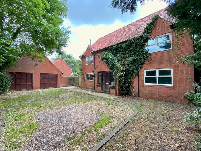 4 Bedroom Detached House For Sale In Havelock House, Church Lane, South ...