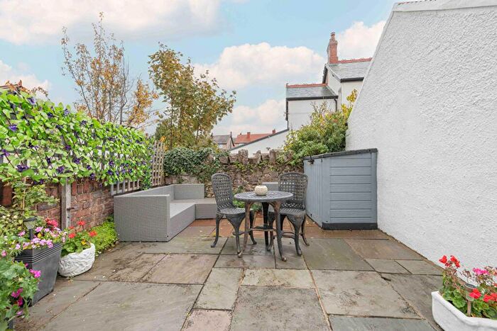 2 Bedroom Flat For Sale In Wynnstay Road, Old Colwyn, LL29