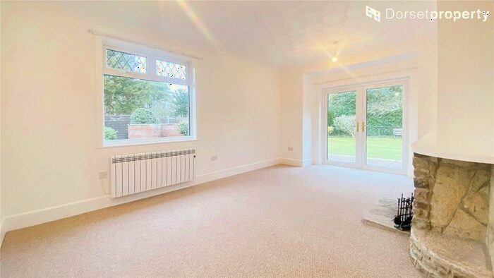 3 Bedroom Bungalow To Rent In Redbridge Road, Crossways, Dorchester ...