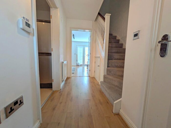 2 Bedroom Semi Detached House For Sale In Northlands Place, Basildon ...