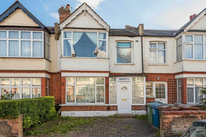 Houses for sale & to rent in HA8 8BT, RUSKIN PARADE, Edgware Edgware