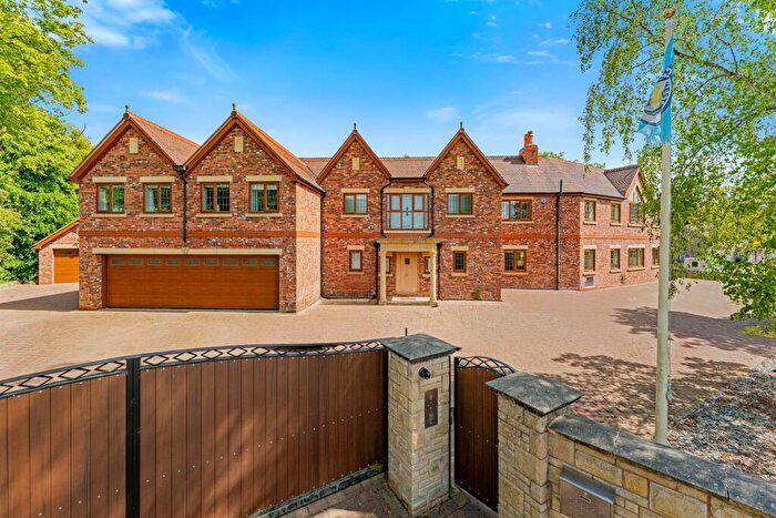 5 Bedroom Detached House For Sale In Bowlacre Road, Gee Cross, SK14