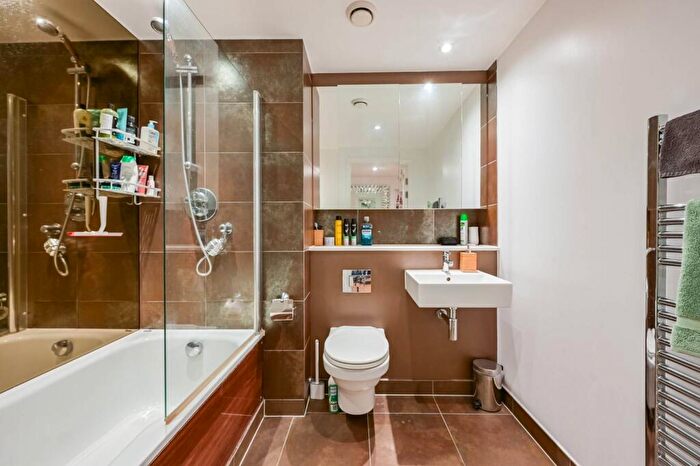 1 Bedroom Flat To Rent In Landmark West Tower, Canary Wharf, London, E14