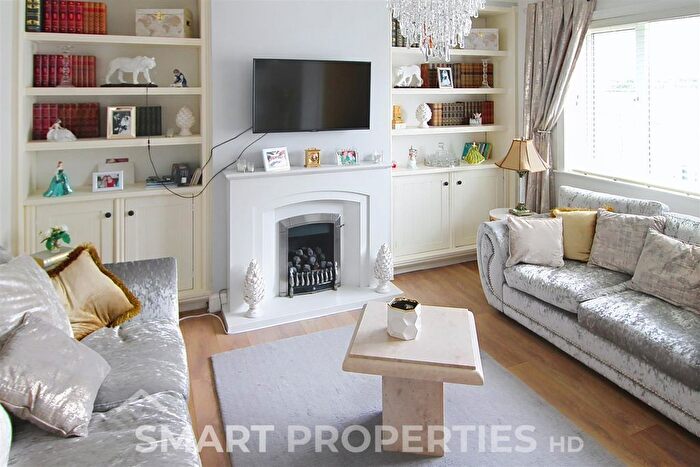 3 Bedroom Terraced House To Rent In Royds Avenue, Paddock, HD3