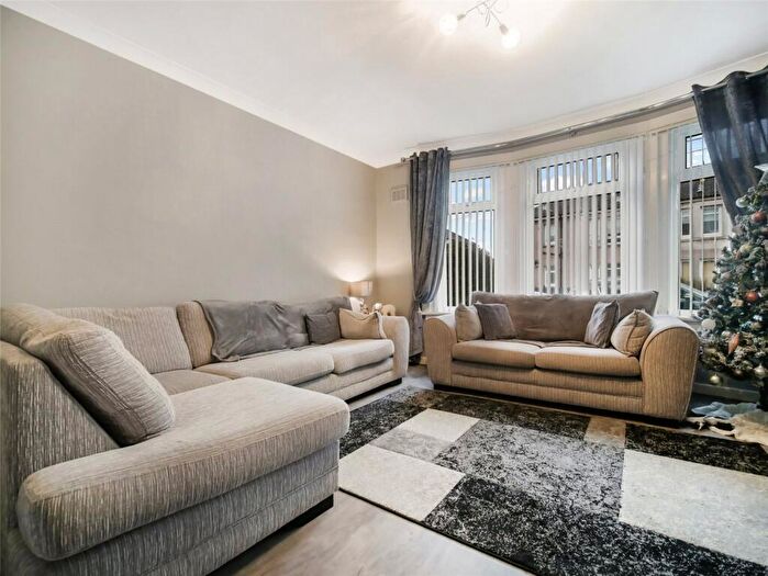 3 Bedroom Flat For Sale In Balgraybank Street, Springburn, Glasgow City ...