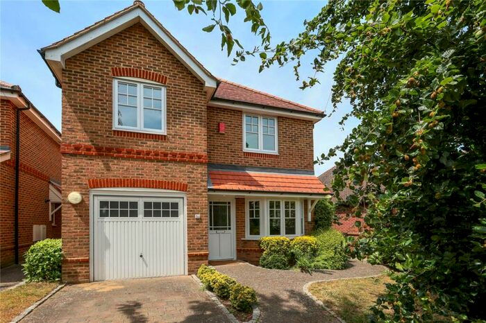 4 Bedroom Detached House For Sale In Green Lane, Hersham, KT12