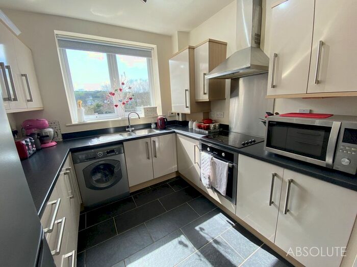 2 Bedroom Flat To Rent In Sharkham Court, Brixham, TQ5