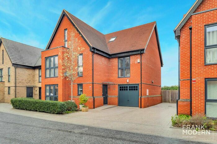 5 Bedroom houses for sale in Peterborough