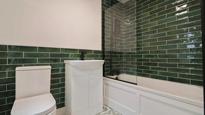 3 Bedroom Semi-Detached House For Sale In Lansbury Avenue, New ...