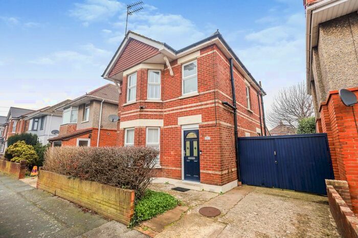 3 Bedroom Detached House For Sale In Highfield Road, Winton ...