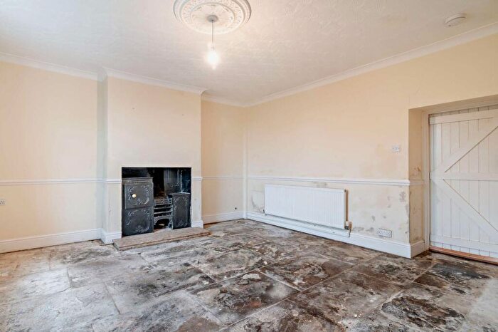 2 Bedroom Semi-Detached House For Sale In Pickburn Lane, Pickburn ...