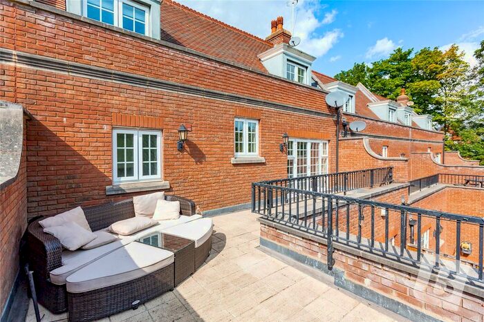 3 Bedroom Detached House For Sale In Kipling Close, Warley, Brentwood ...