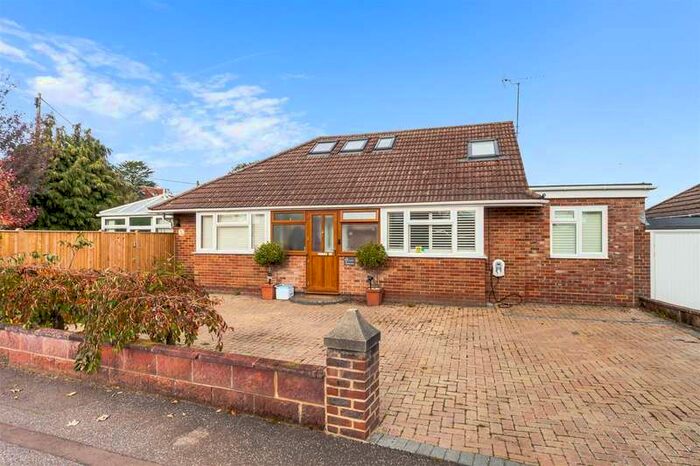 4 Bedroom Chalet House For Sale In Midfields Drive, Burgess Hill, RH15