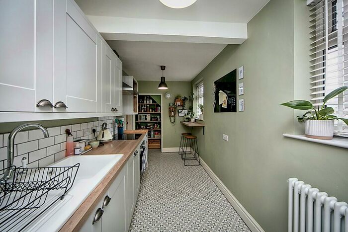 3 Bedroom Semi-Detached House For Sale In The Close, Greenfield ...