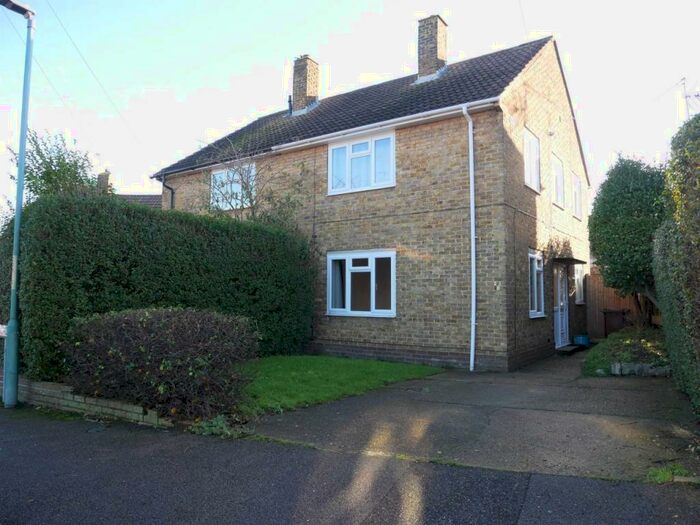 3 Bedroom Semi-Detached House To Rent In Crundale Road, Twydall ...