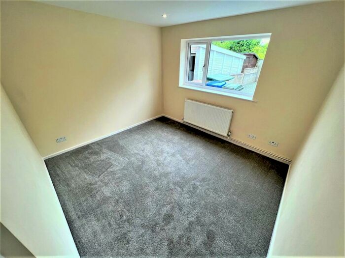 2 Bedroom Bungalow To Rent In Hammoon Grove, Stoke-on-Trent ...