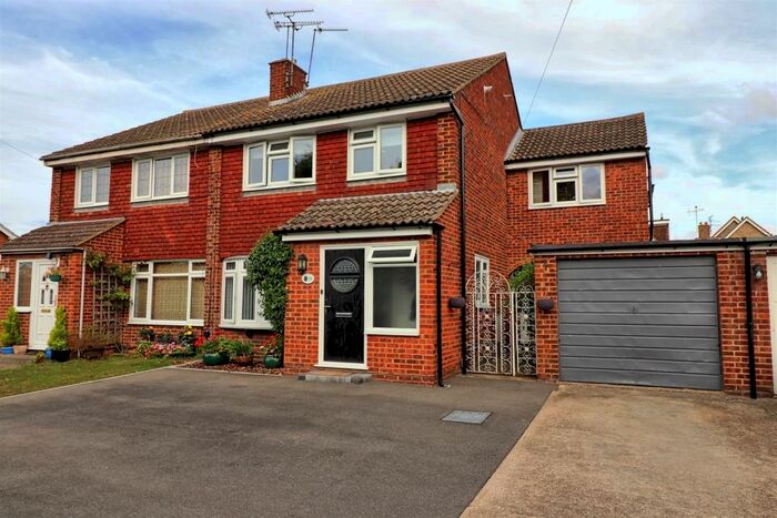 4 Bedroom Semi Detached House For Sale In Rectory Road, Pitsea ...
