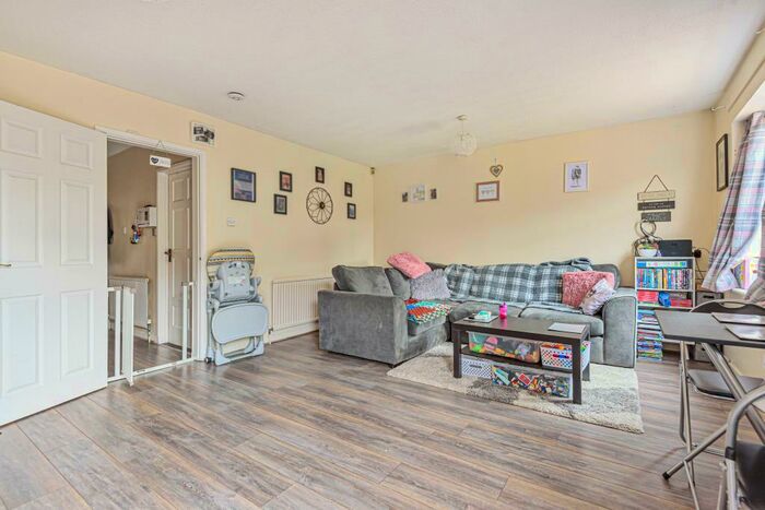 3 Bedroom Terraced House For Sale In Walton Way, Newbury, RG14