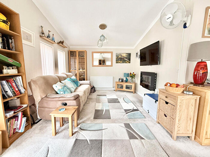 2 Bedroom Park Home For Sale In New Forest Glades, Matchams Lane ...