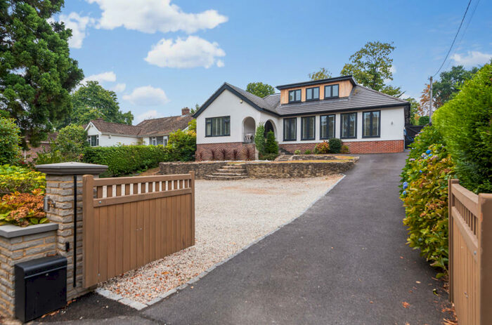 4 Bedroom Bungalow For Sale In Hocombe Drive, Chandler's Ford ...