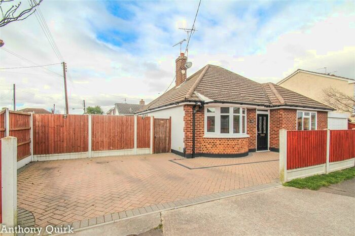 3 Bedroom Bungalow For Sale In Thelma Avenue, Canvey Island, Essex, SS8