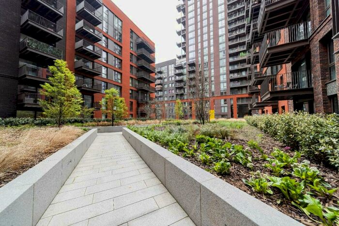 1 Bedroom Apartment To Rent In Legacy Building, Viaduct Gardens, London ...