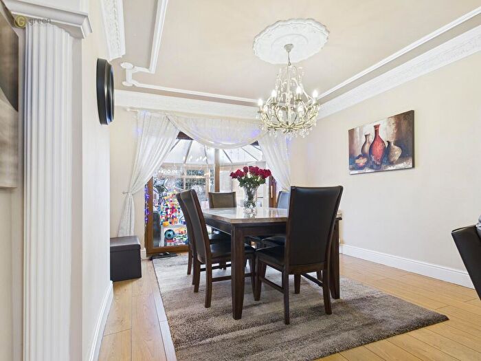 3 Bedroom Detached House For Sale In Tile Cross Road, Tile Cross, B33