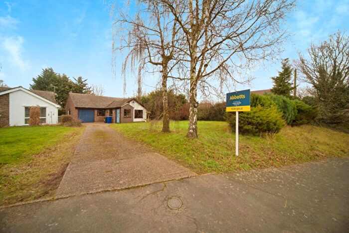 3 Bedroom Bungalow For Sale In Fordhams Close, Stanton, Bury St ...